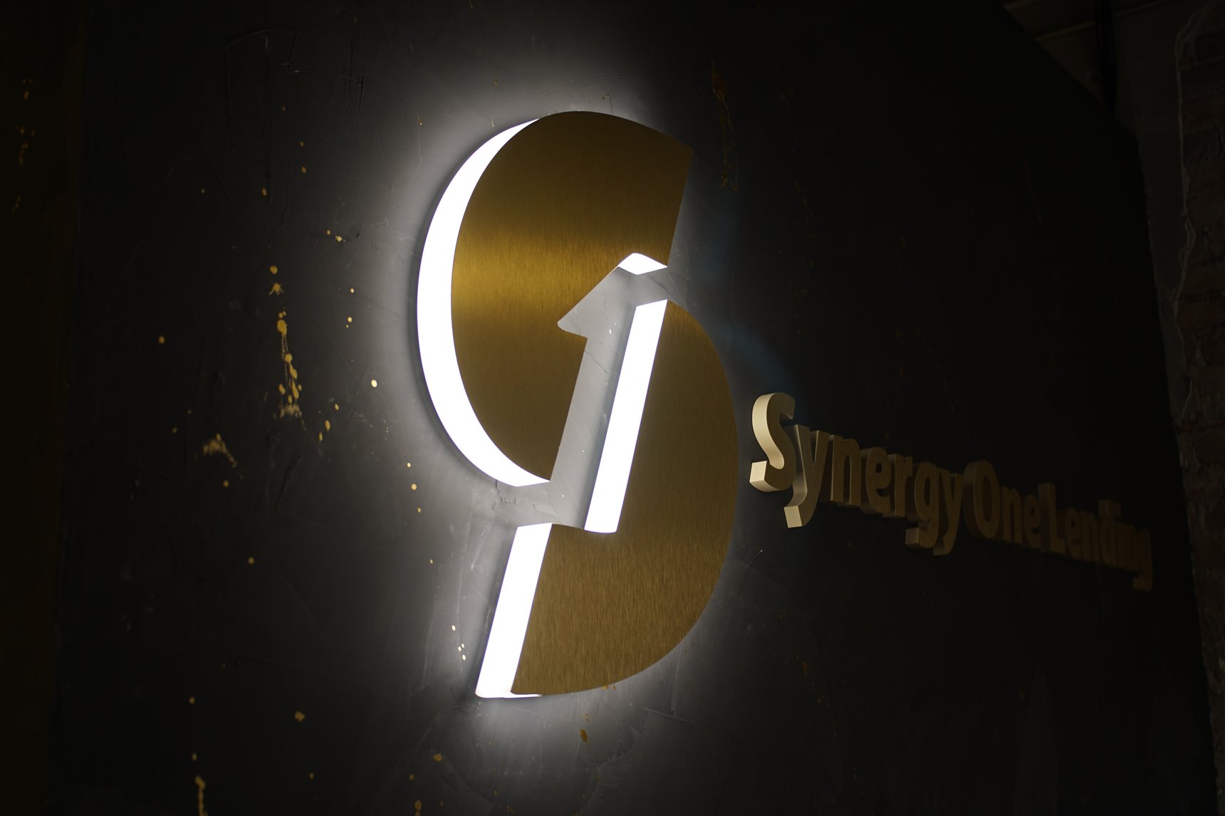 Lit Acrylic Metal Face Side Lit L-400 Overview